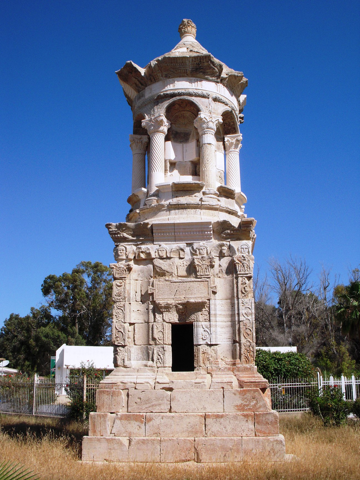 The Lepcitanian landscape across the ages: the survey between Ras el ...