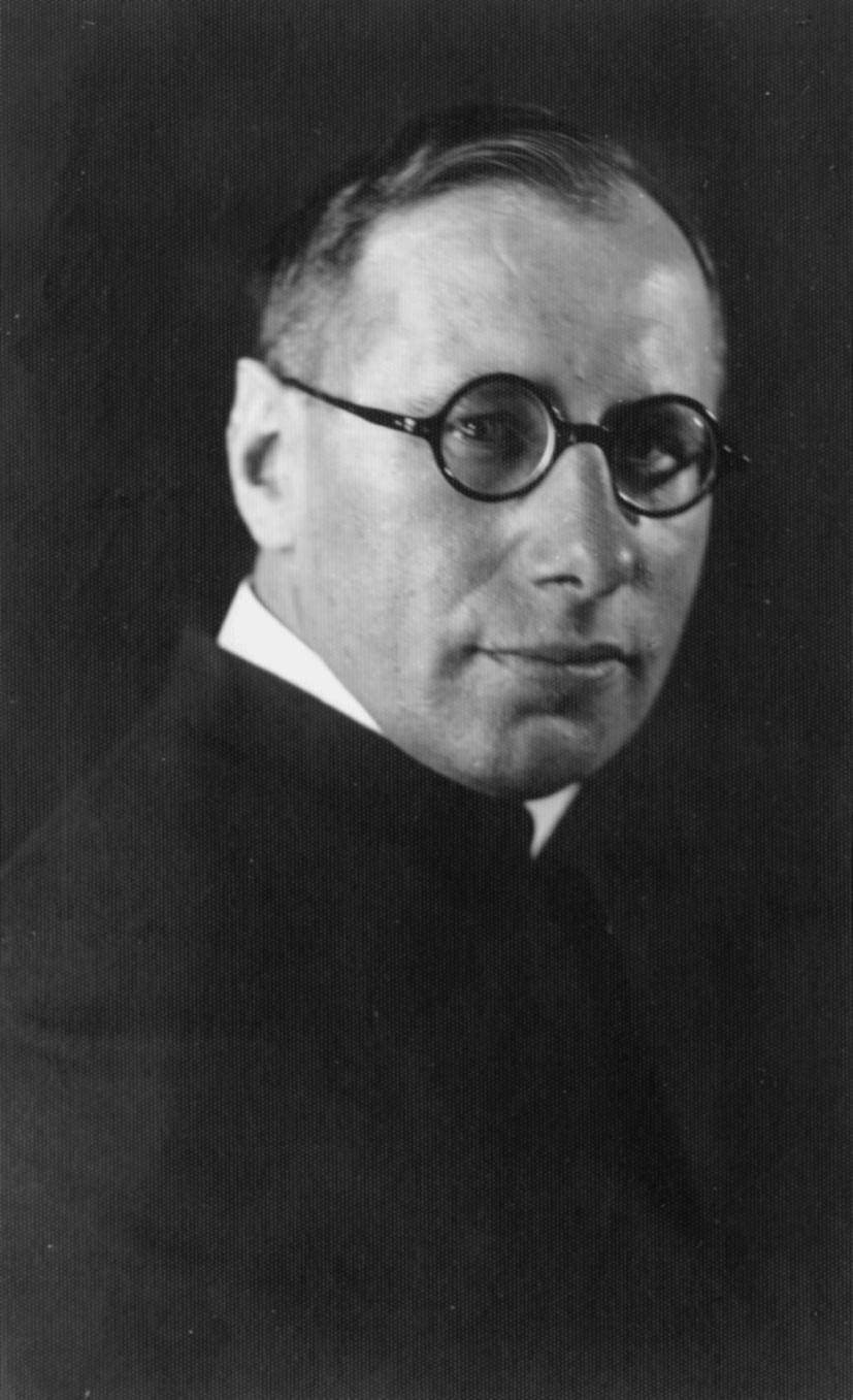 Albert Hartl's Instagram, Twitter & Facebook on IDCrawl