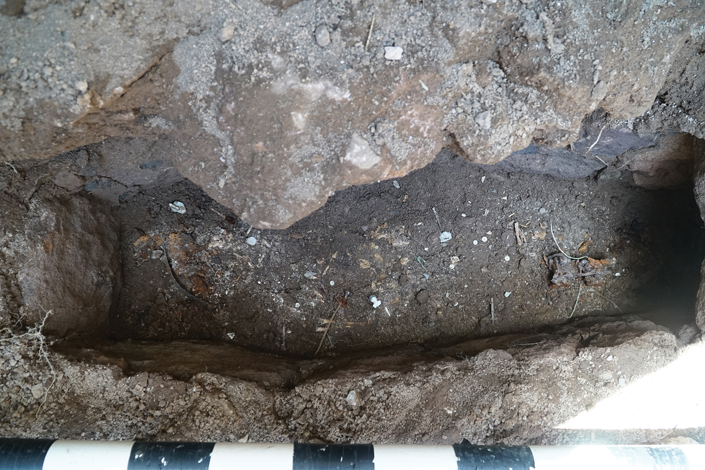 Cist graves on Saba: funerary traditions in the colonial Caribbean ...